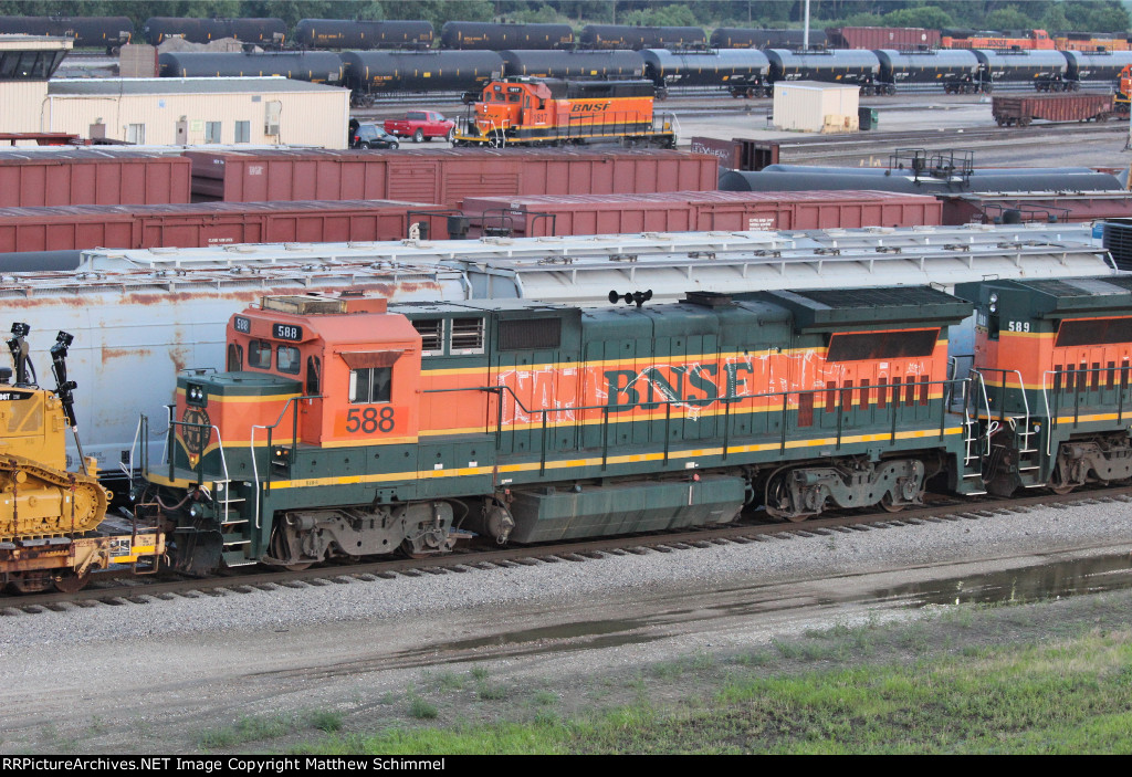 BNSF 588
